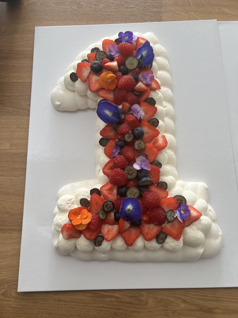 Number pavlova fruits rouges – Swan by Pavlova